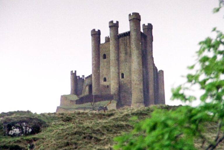 Castillo Corbenic: El hogar del Grial y sus fascinantes aventuras
